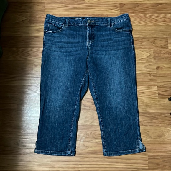 Simply Vera Vera Wang | Pants & Jumpsuits | Capri Jeans No Distressing ...